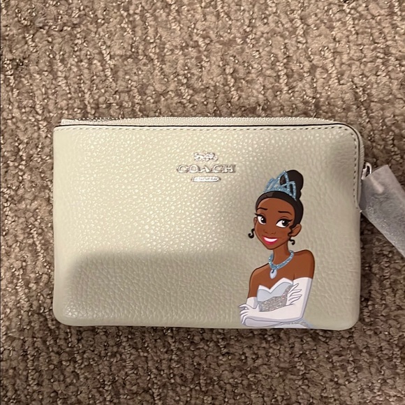 Coach | Bags | Coach White And Green Leather Wristlet With Tiana | Poshmark